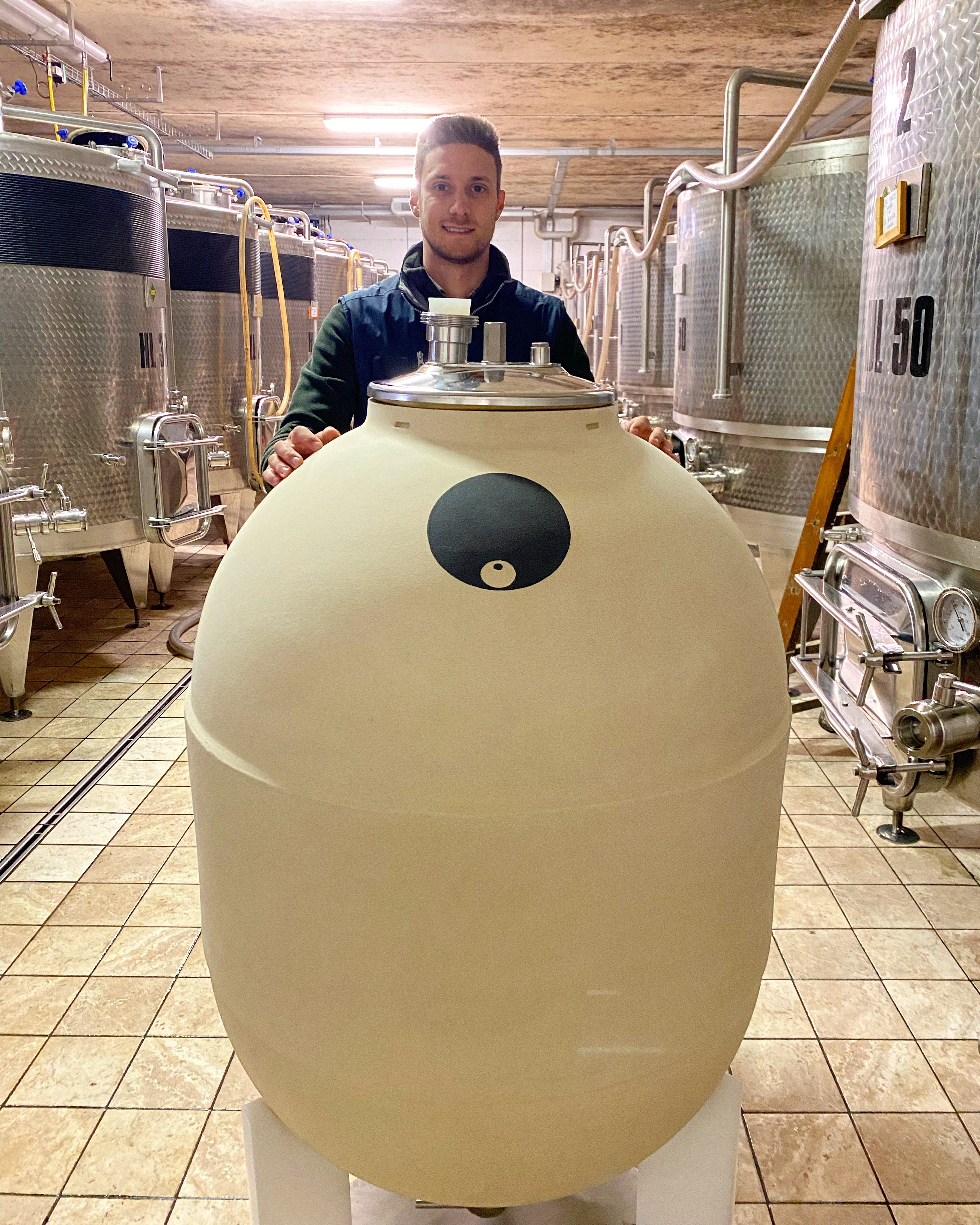 Botte in grès ceramico Clayver: proprietà e benefici per il vino – Cà ...
